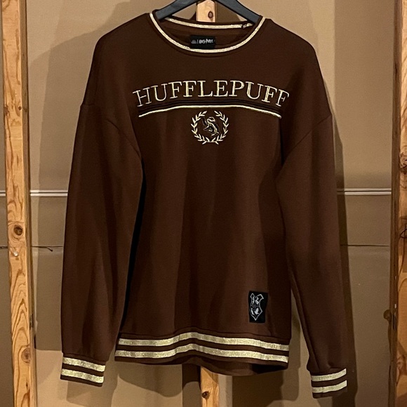Warner Bros. | Sweaters | Warner Bros Hufflepuff Chocolate Brown ...